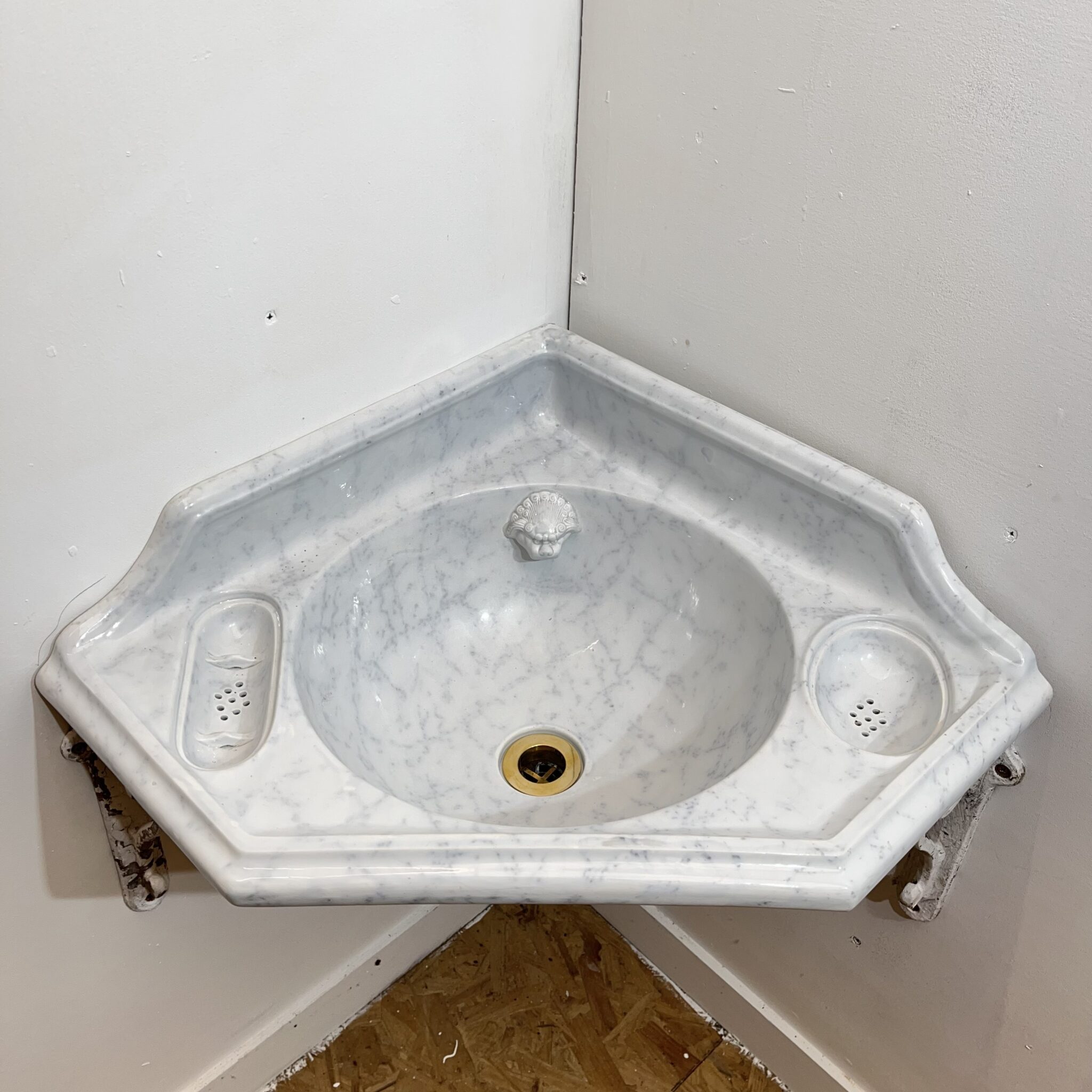 Small Marbleised Antique Corner Basin - Sanitary Salvage