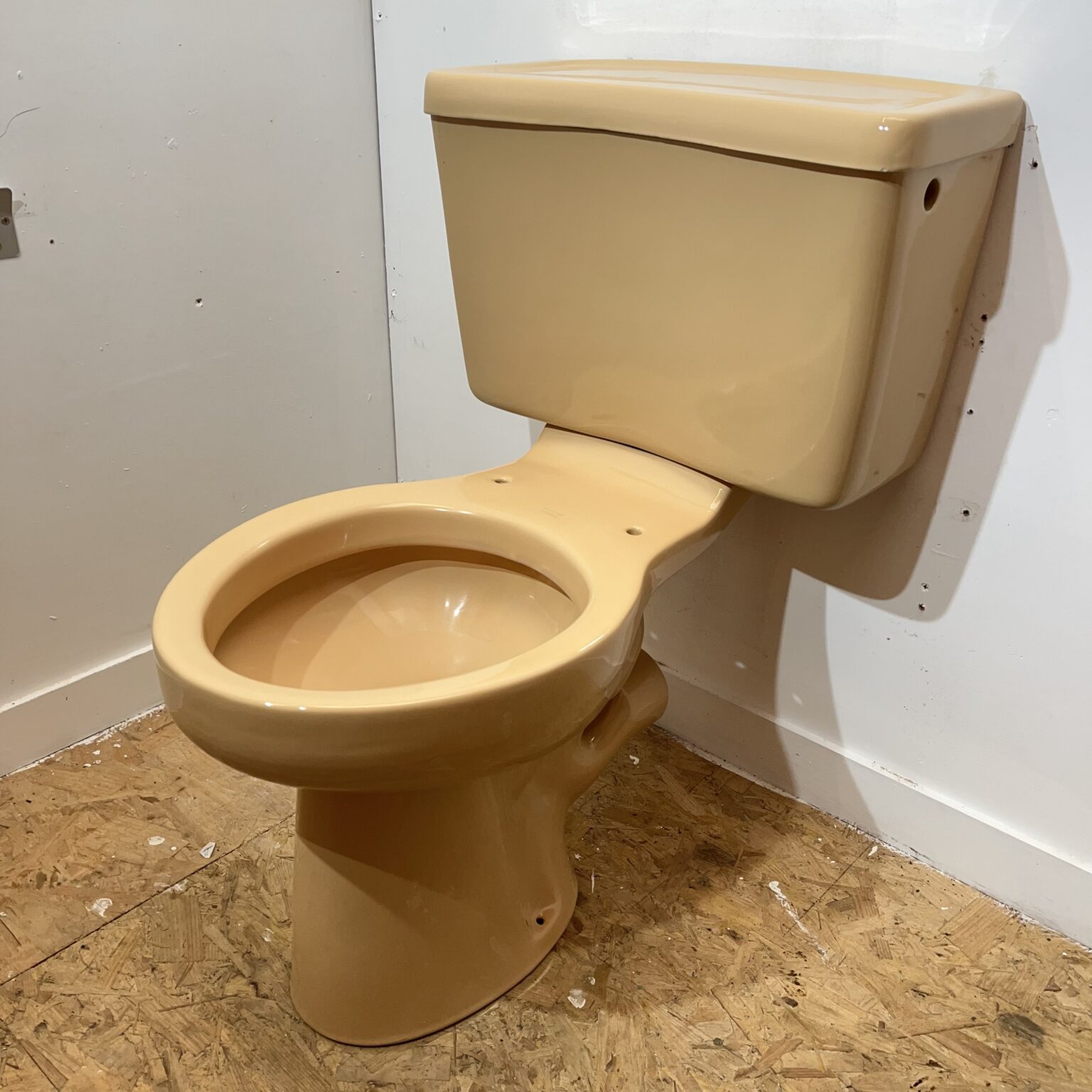 Armitage Shanks Flamingo Pink Close Coupled Kensington Toilet ...