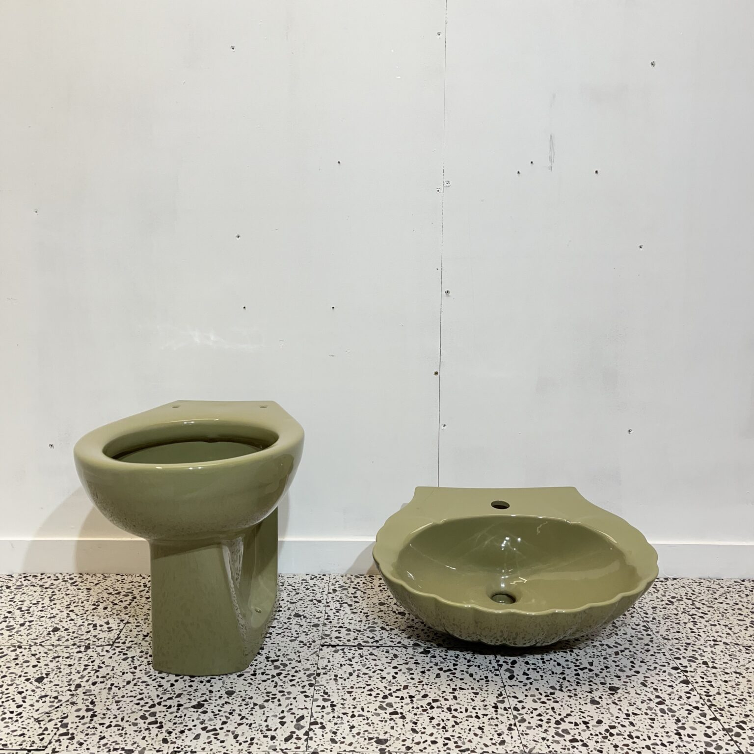 Avocado Toilet & Basin Cloakroom Suite - Sanitary Salvage